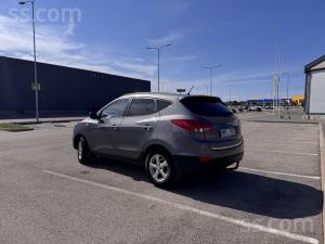 Pelēks Hyundai ix35 2011 Rīga, ar dzinēja tilpumu 2.00 L un nobraukumu 295 tūkst. km par 5500 €, foto 5 vietnē AUTOMOTO.COM.LV