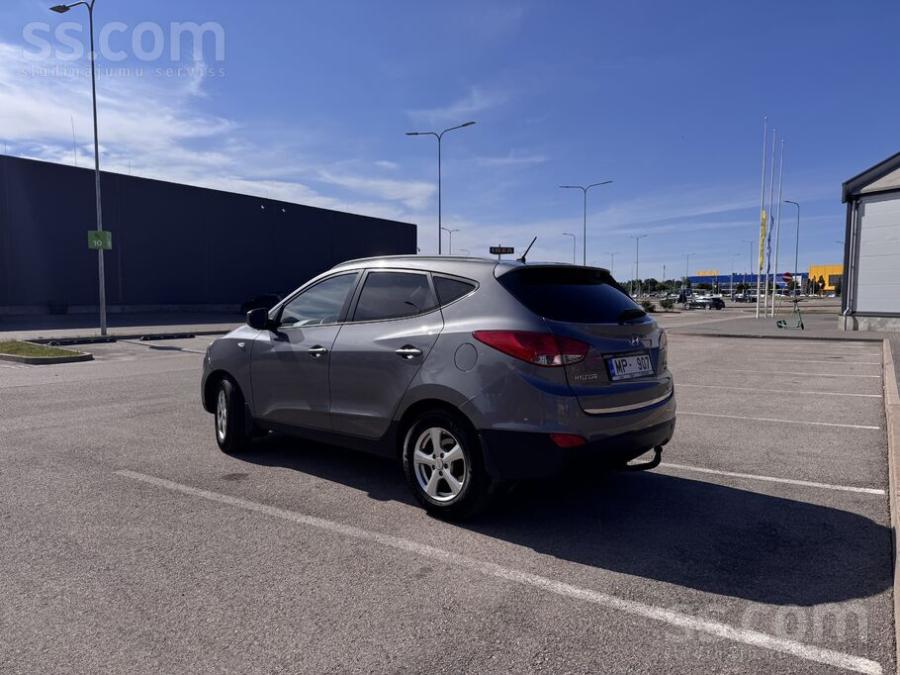Pelēks Hyundai ix35 2011 Rīga, ar dzinēja tilpumu 2.00 L un nobraukumu 295 tūkst. km par 5500 €, foto 5 vietnē AUTOMOTO.COM.LV