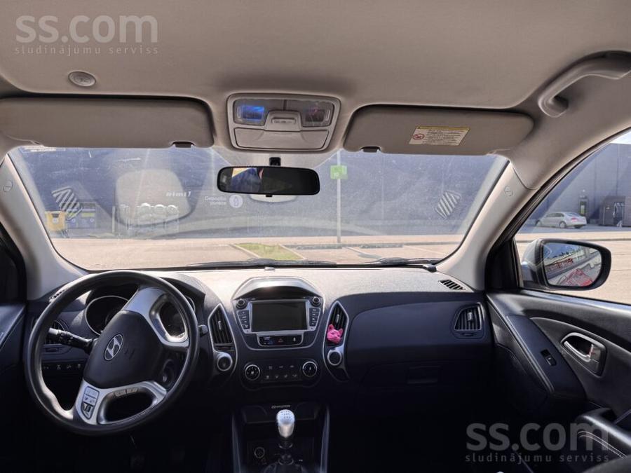 Pelēks Hyundai ix35 2011 Rīga, ar dzinēja tilpumu 2.00 L un nobraukumu 295 tūkst. km par 5500 €, foto 6 vietnē AUTOMOTO.COM.LV