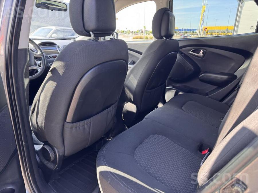 Pelēks Hyundai ix35 2011 Rīga, ar dzinēja tilpumu 2.00 L un nobraukumu 295 tūkst. km par 5500 €, foto 7 vietnē AUTOMOTO.COM.LV