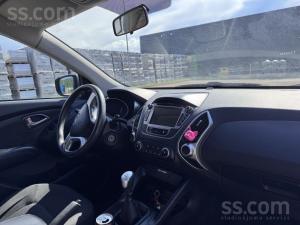 Pelēks Hyundai ix35 2011 Rīga, ar dzinēja tilpumu 2.00 L un nobraukumu 295 tūkst. km par 5500 €, foto 8 vietnē AUTOMOTO.COM.LV