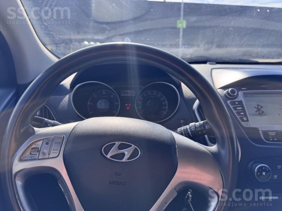 Pelēks Hyundai ix35 2011 Rīga, ar dzinēja tilpumu 2.00 L un nobraukumu 295 tūkst. km par 5500 €, foto 9 vietnē AUTOMOTO.COM.LV