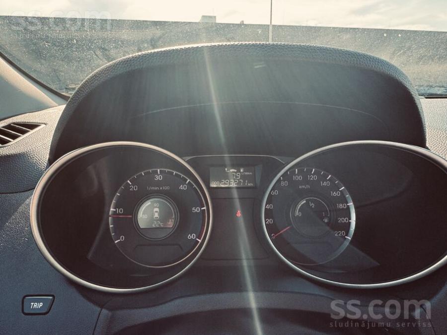 Pelēks Hyundai ix35 2011 Rīga, ar dzinēja tilpumu 2.00 L un nobraukumu 295 tūkst. km par 5500 €, foto 11 vietnē AUTOMOTO.COM.LV