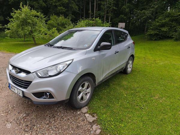 Grey Hyundai ix35 2011 in Utena, with an engine capacity of 1.69 L and mileage of 291 thousand km for 5000 €, photo 7 on AUTOMOTO.COM.LV