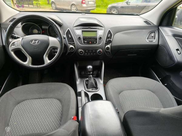 Grey Hyundai ix35 2011 in Utena, with an engine capacity of 1.69 L and mileage of 291 thousand km for 5000 €, photo 10 on AUTOMOTO.COM.LV
