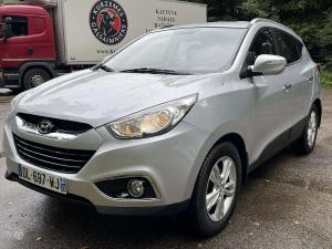 Grey Hyundai ix35 2011 in Taurage, with an engine capacity of 1.59 L and mileage of 230 thousand km for 4450 €, photo 3 on AUTOMOTO.COM.LV