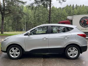 Grey Hyundai ix35 2011 in Taurage, with an engine capacity of 1.59 L and mileage of 230 thousand km for 4450 €, photo 4 on AUTOMOTO.COM.LV