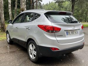 Grey Hyundai ix35 2011 in Taurage, with an engine capacity of 1.59 L and mileage of 230 thousand km for 4450 €, photo 5 on AUTOMOTO.COM.LV