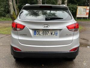 Grey Hyundai ix35 2011 in Taurage, with an engine capacity of 1.59 L and mileage of 230 thousand km for 4450 €, photo 6 on AUTOMOTO.COM.LV