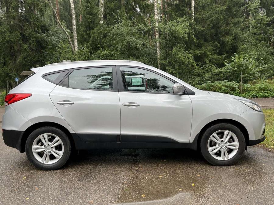 Grey Hyundai ix35 2011 in Taurage, with an engine capacity of 1.59 L and mileage of 230 thousand km for 4450 €, photo 8 on AUTOMOTO.COM.LV