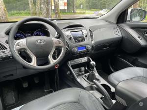 Grey Hyundai ix35 2011 in Taurage, with an engine capacity of 1.59 L and mileage of 230 thousand km for 4450 €, photo 9 on AUTOMOTO.COM.LV