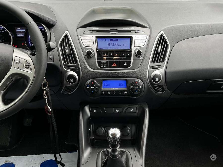 Grey Hyundai ix35 2011 in Taurage, with an engine capacity of 1.59 L and mileage of 230 thousand km for 4450 €, photo 10 on AUTOMOTO.COM.LV