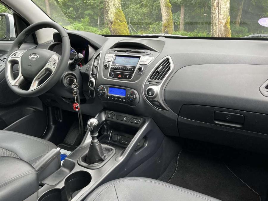 Grey Hyundai ix35 2011 in Taurage, with an engine capacity of 1.59 L and mileage of 230 thousand km for 4450 €, photo 11 on AUTOMOTO.COM.LV