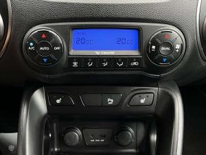 Grey Hyundai ix35 2011 in Taurage, with an engine capacity of 1.59 L and mileage of 230 thousand km for 4450 €, photo 12 on AUTOMOTO.COM.LV