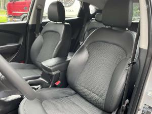 Grey Hyundai ix35 2011 in Taurage, with an engine capacity of 1.59 L and mileage of 230 thousand km for 4450 €, photo 14 on AUTOMOTO.COM.LV