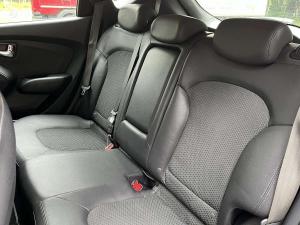 Grey Hyundai ix35 2011 in Taurage, with an engine capacity of 1.59 L and mileage of 230 thousand km for 4450 €, photo 16 on AUTOMOTO.COM.LV