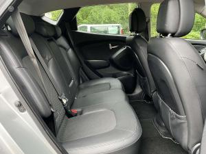 Grey Hyundai ix35 2011 in Taurage, with an engine capacity of 1.59 L and mileage of 230 thousand km for 4450 €, photo 18 on AUTOMOTO.COM.LV