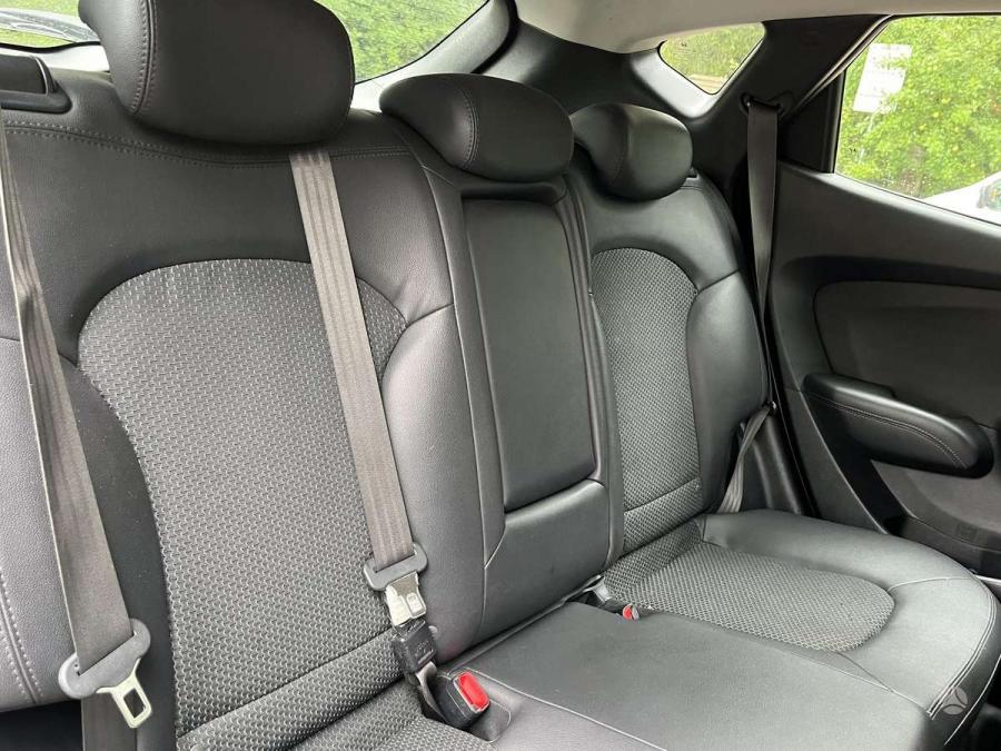 Grey Hyundai ix35 2011 in Taurage, with an engine capacity of 1.59 L and mileage of 230 thousand km for 4450 €, photo 19 on AUTOMOTO.COM.LV