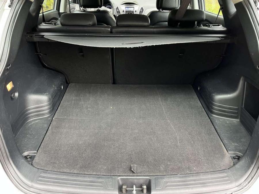 Grey Hyundai ix35 2011 in Taurage, with an engine capacity of 1.59 L and mileage of 230 thousand km for 4450 €, photo 20 on AUTOMOTO.COM.LV