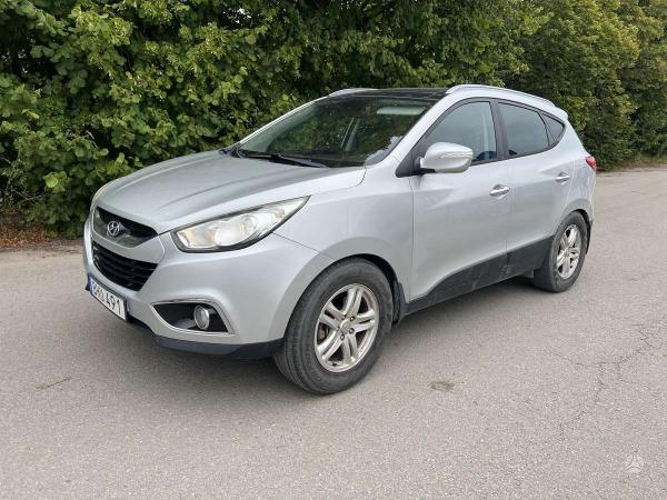 Grey Hyundai ix35 2011 in Telschi, with an engine capacity of 2.00 L and mileage of 263 thousand km for 4900 €, photo 1 on AUTOMOTO.COM.LV