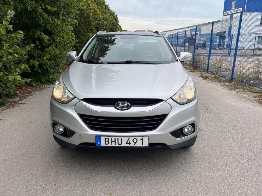 Grey Hyundai ix35 2011 in Telschi, with an engine capacity of 2.00 L and mileage of 263 thousand km for 4900 €, photo 3 on AUTOMOTO.COM.LV