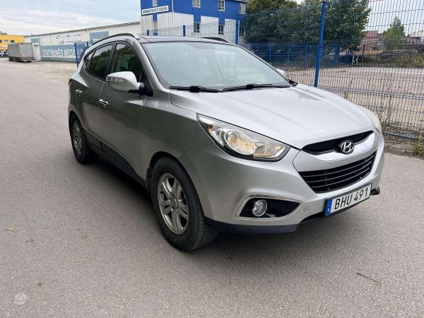 Grey Hyundai ix35 2011 in Telschi, with an engine capacity of 2.00 L and mileage of 263 thousand km for 4900 €, photo 4 on AUTOMOTO.COM.LV