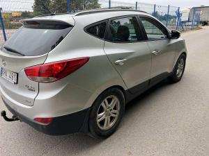 Grey Hyundai ix35 2011 in Telschi, with an engine capacity of 2.00 L and mileage of 263 thousand km for 4900 €, photo 6 on AUTOMOTO.COM.LV