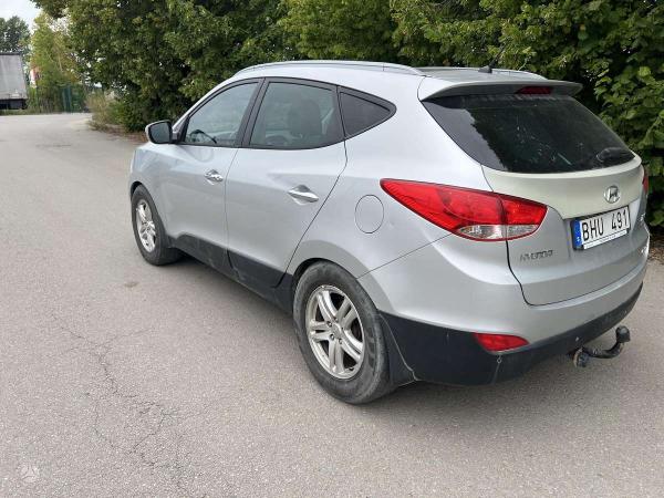 Grey Hyundai ix35 2011 in Telschi, with an engine capacity of 2.00 L and mileage of 263 thousand km for 4900 €, photo 7 on AUTOMOTO.COM.LV