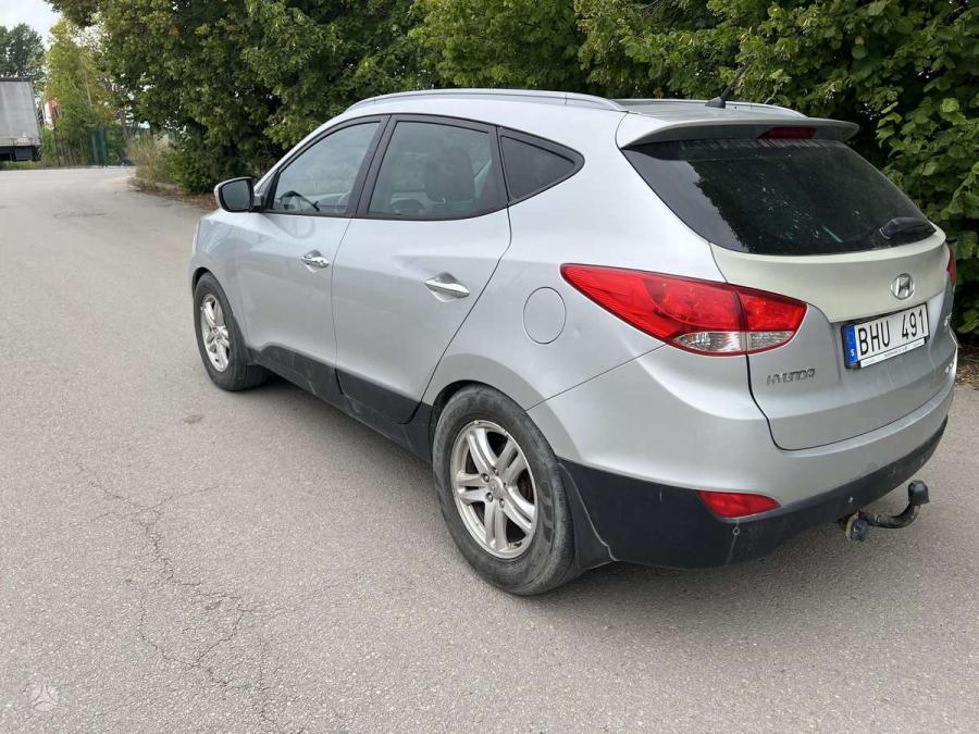 Grey Hyundai ix35 2011 in Telschi, with an engine capacity of 2.00 L and mileage of 263 thousand km for 4900 €, photo 7 on AUTOMOTO.COM.LV
