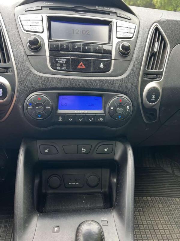 Grey Hyundai ix35 2011 in Telschi, with an engine capacity of 2.00 L and mileage of 263 thousand km for 4900 €, photo 11 on AUTOMOTO.COM.LV
