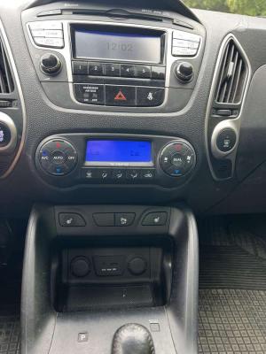 Grey Hyundai ix35 2011 in Telschi, with an engine capacity of 2.00 L and mileage of 263 thousand km for 4900 €, photo 11 on AUTOMOTO.COM.LV