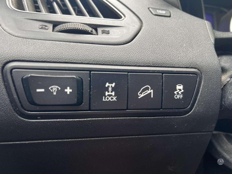 Grey Hyundai ix35 2011 in Telschi, with an engine capacity of 2.00 L and mileage of 263 thousand km for 4900 €, photo 12 on AUTOMOTO.COM.LV