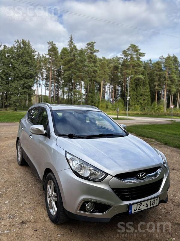 Pelēks Hyundai ix35 2011 Saldus, ar dzinēja tilpumu 2.00 L un nobraukumu 234 tūkst. km par 5500 €, foto 4 vietnē AUTOMOTO.COM.LV
