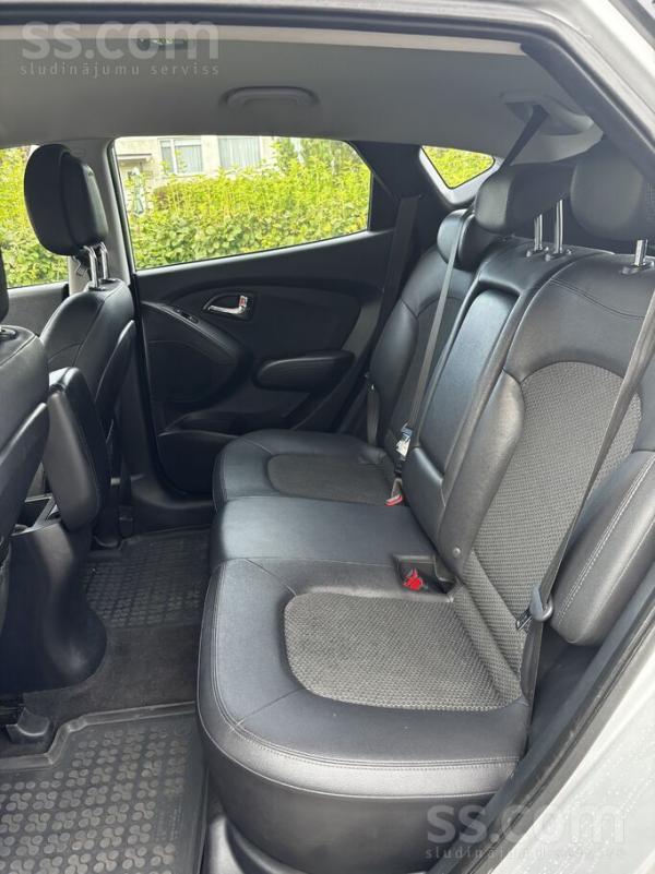 Pelēks Hyundai ix35 2011 Saldus, ar dzinēja tilpumu 2.00 L un nobraukumu 234 tūkst. km par 5500 €, foto 6 vietnē AUTOMOTO.COM.LV