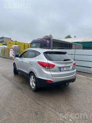 Grey Hyundai ix35 2012 in Riga, with an engine capacity of 2.00 L and mileage of 263 thousand km for 6300 €, photo 3 on AUTOMOTO.COM.LV