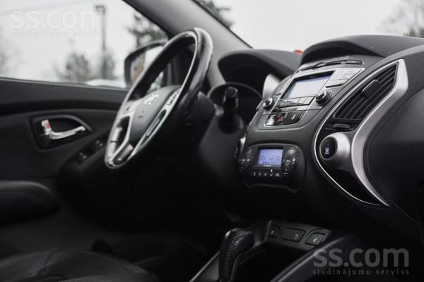 Grey Hyundai ix35 2012 in Riga, with an engine capacity of 2.00 L and mileage of 193 thousand km for 6990 €, photo 7 on AUTOMOTO.COM.LV