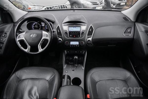 Grey Hyundai ix35 2012 in Riga, with an engine capacity of 2.00 L and mileage of 193 thousand km for 6990 €, photo 9 on AUTOMOTO.COM.LV