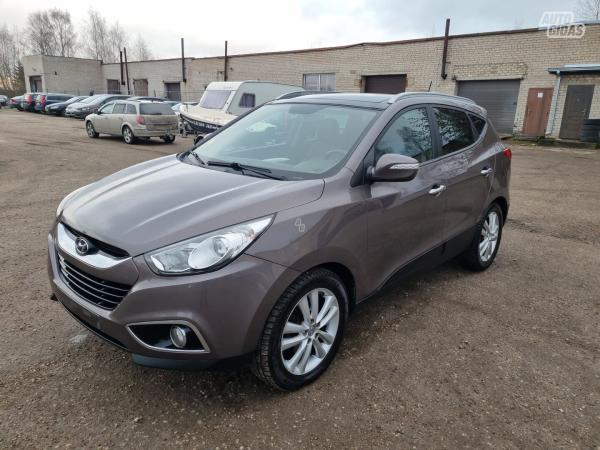 Grey Hyundai ix35 2012 in Pakruojis, with an engine capacity of 2.00 L and mileage of 169 thousand km for 6150 €, photo 1 on AUTOMOTO.COM.LV