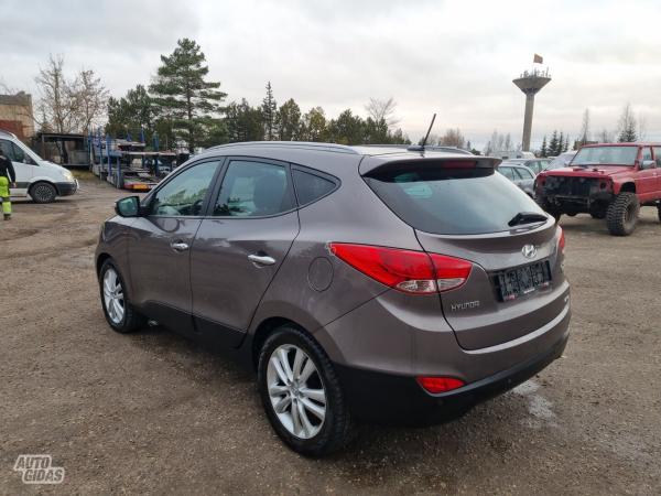 Grey Hyundai ix35 2012 in Pakruojis, with an engine capacity of 2.00 L and mileage of 169 thousand km for 6150 €, photo 6 on AUTOMOTO.COM.LV