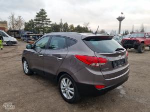 Grey Hyundai ix35 2012 in Pakruojis, with an engine capacity of 2.00 L and mileage of 169 thousand km for 6150 €, photo 6 on AUTOMOTO.COM.LV