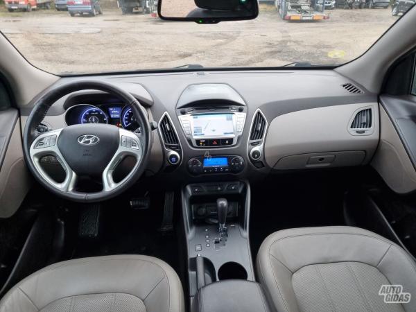 Grey Hyundai ix35 2012 in Pakruojis, with an engine capacity of 2.00 L and mileage of 169 thousand km for 6150 €, photo 9 on AUTOMOTO.COM.LV