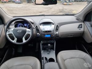 Grey Hyundai ix35 2012 in Pakruojis, with an engine capacity of 2.00 L and mileage of 169 thousand km for 6150 €, photo 9 on AUTOMOTO.COM.LV