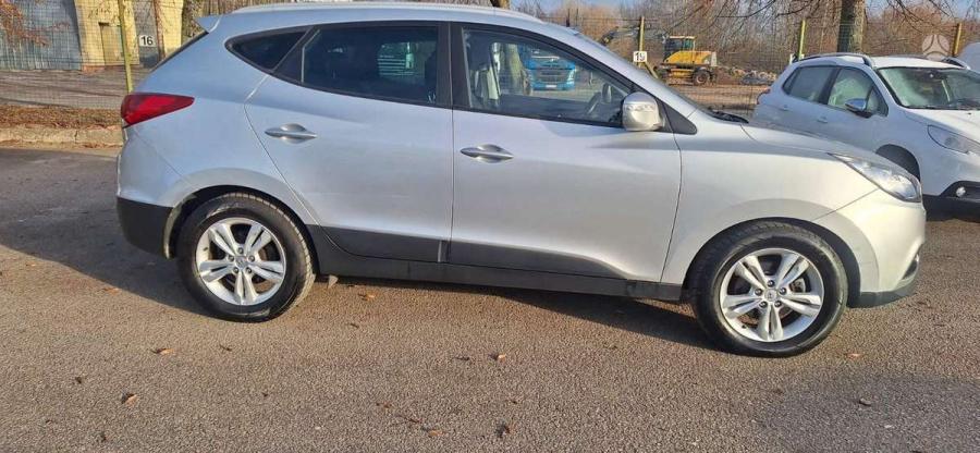 Pelēks Hyundai ix35 2012 Tauragė, ar dzinēja tilpumu 2.00 L un nobraukumu 150 tūkst. km par 4500 €, foto 3 vietnē AUTOMOTO.COM.LV