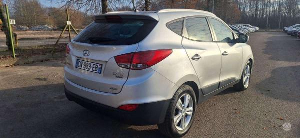 Pelēks Hyundai ix35 2012 Tauragė, ar dzinēja tilpumu 2.00 L un nobraukumu 150 tūkst. km par 4500 €, foto 4 vietnē AUTOMOTO.COM.LV