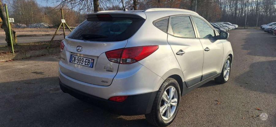 Pelēks Hyundai ix35 2012 Tauragė, ar dzinēja tilpumu 2.00 L un nobraukumu 150 tūkst. km par 4500 €, foto 4 vietnē AUTOMOTO.COM.LV