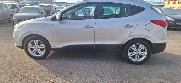 Pelēks Hyundai ix35 2012 Tauragė, ar dzinēja tilpumu 2.00 L un nobraukumu 150 tūkst. km par 4500 €, foto 8 vietnē AUTOMOTO.COM.LV