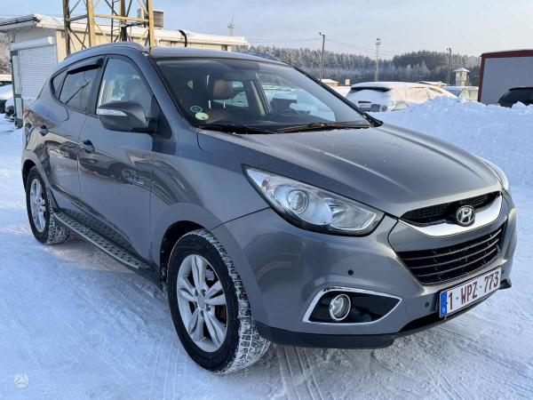 Pelēks Hyundai ix35 2012 Viļņa, ar dzinēja tilpumu 1.69 L un nobraukumu 270 tūkst. km par 6200 €, foto 3 vietnē AUTOMOTO.COM.LV