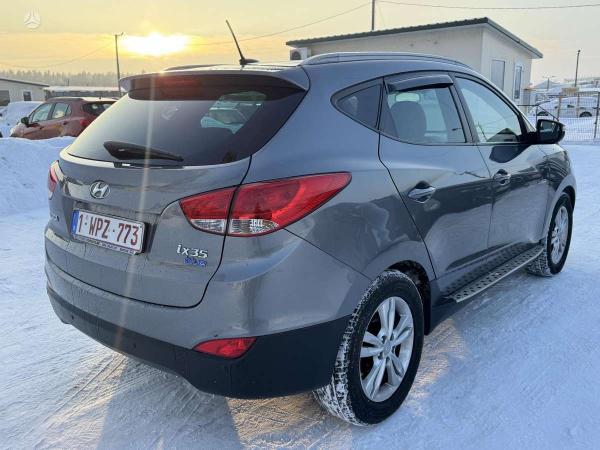 Pelēks Hyundai ix35 2012 Viļņa, ar dzinēja tilpumu 1.69 L un nobraukumu 270 tūkst. km par 6200 €, foto 4 vietnē AUTOMOTO.COM.LV