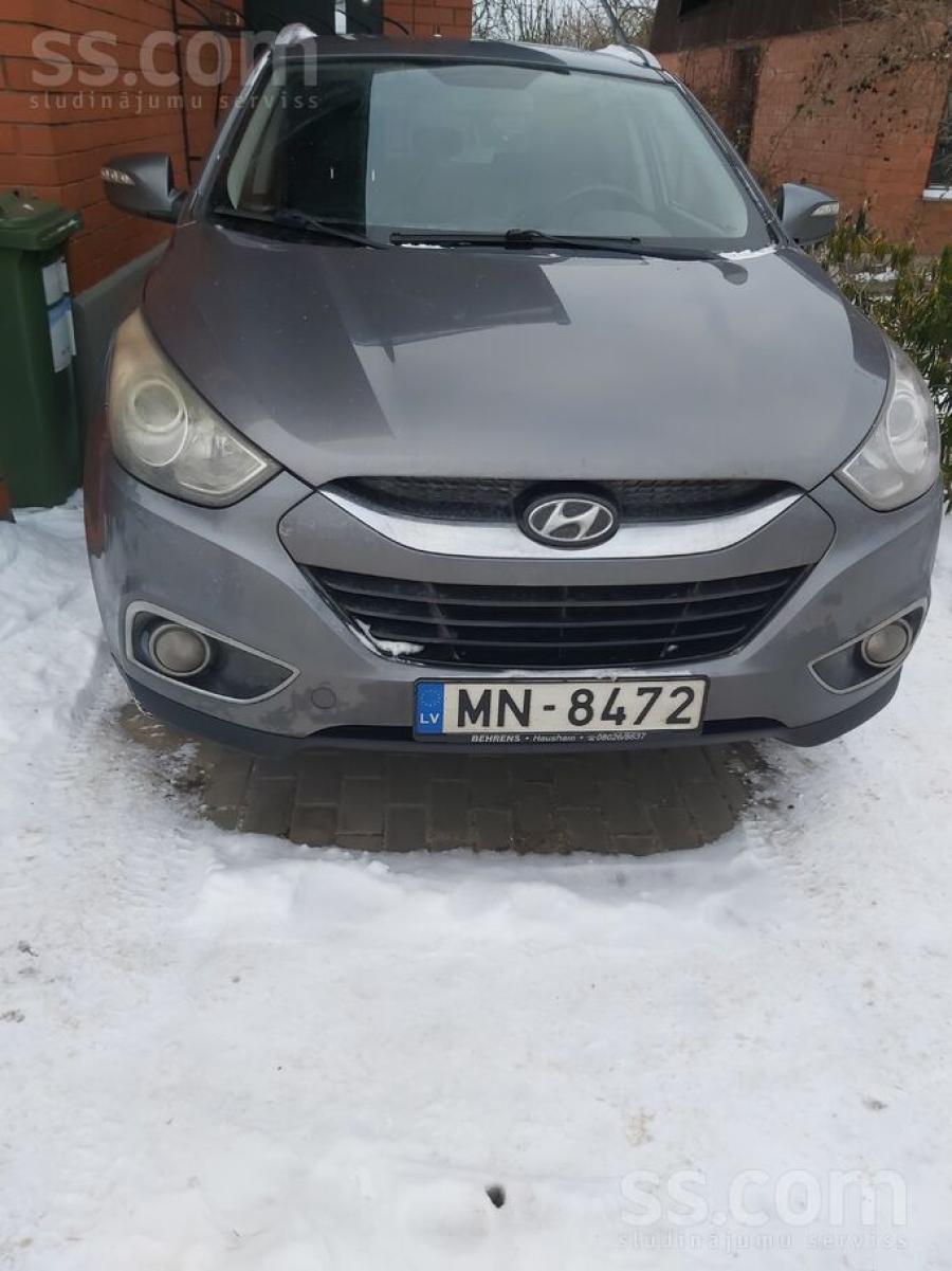 Grey Hyundai ix35 2012 in Riga, with an engine capacity of 2.00 L and mileage of 165 thousand km for 6900 €, photo 1 on AUTOMOTO.COM.LV