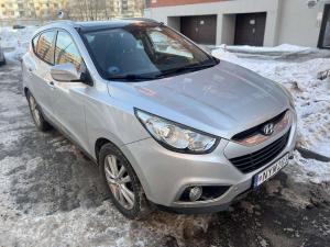 Pelēks Hyundai ix35 2012 Viļņa, ar dzinēja tilpumu 2.00 L un nobraukumu 226 tūkst. km par 3900 €, foto  vietnē AUTOMOTO.COM.LV
